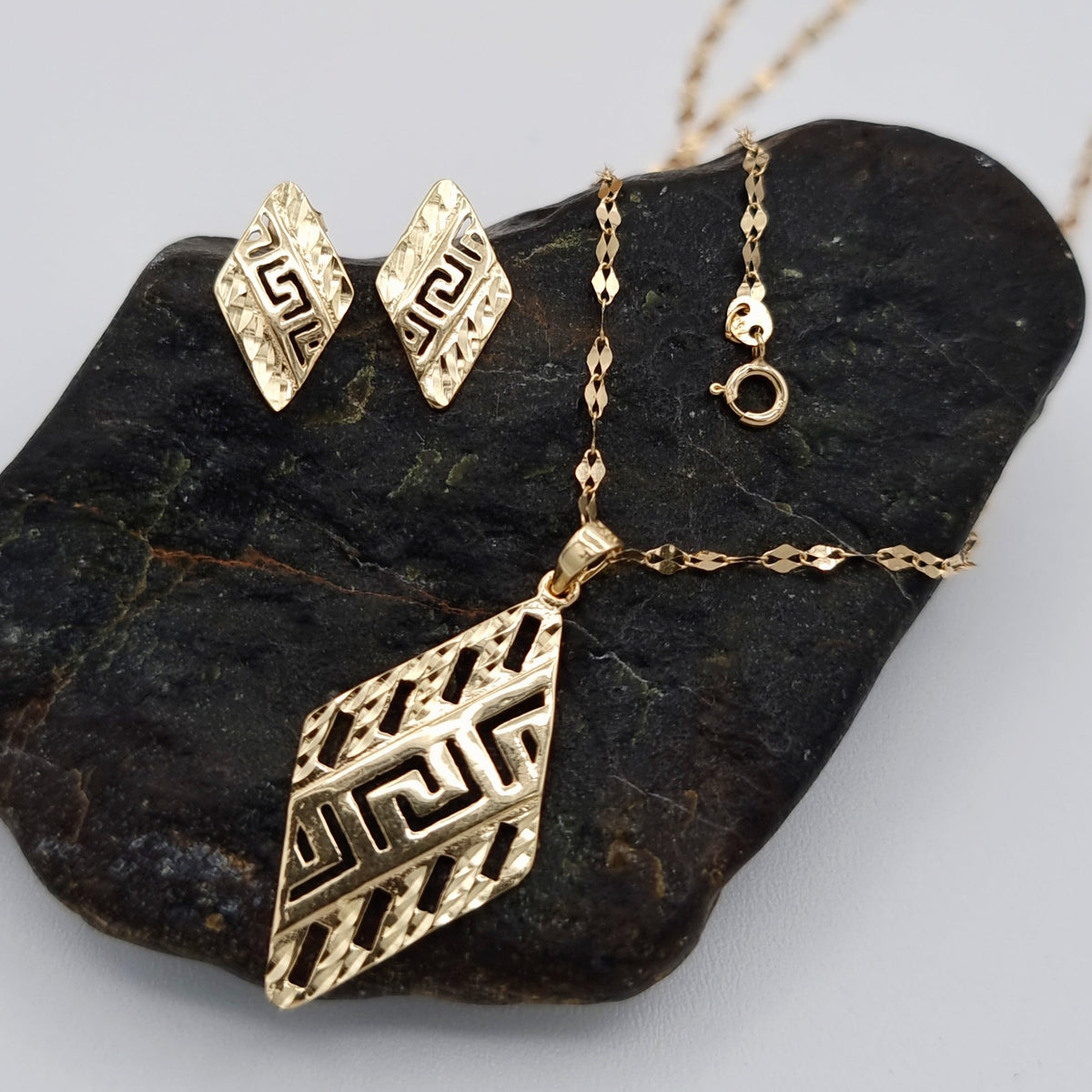 18K Pure Gold Diamond Shape Jewelry Set – Tala Gold Collection