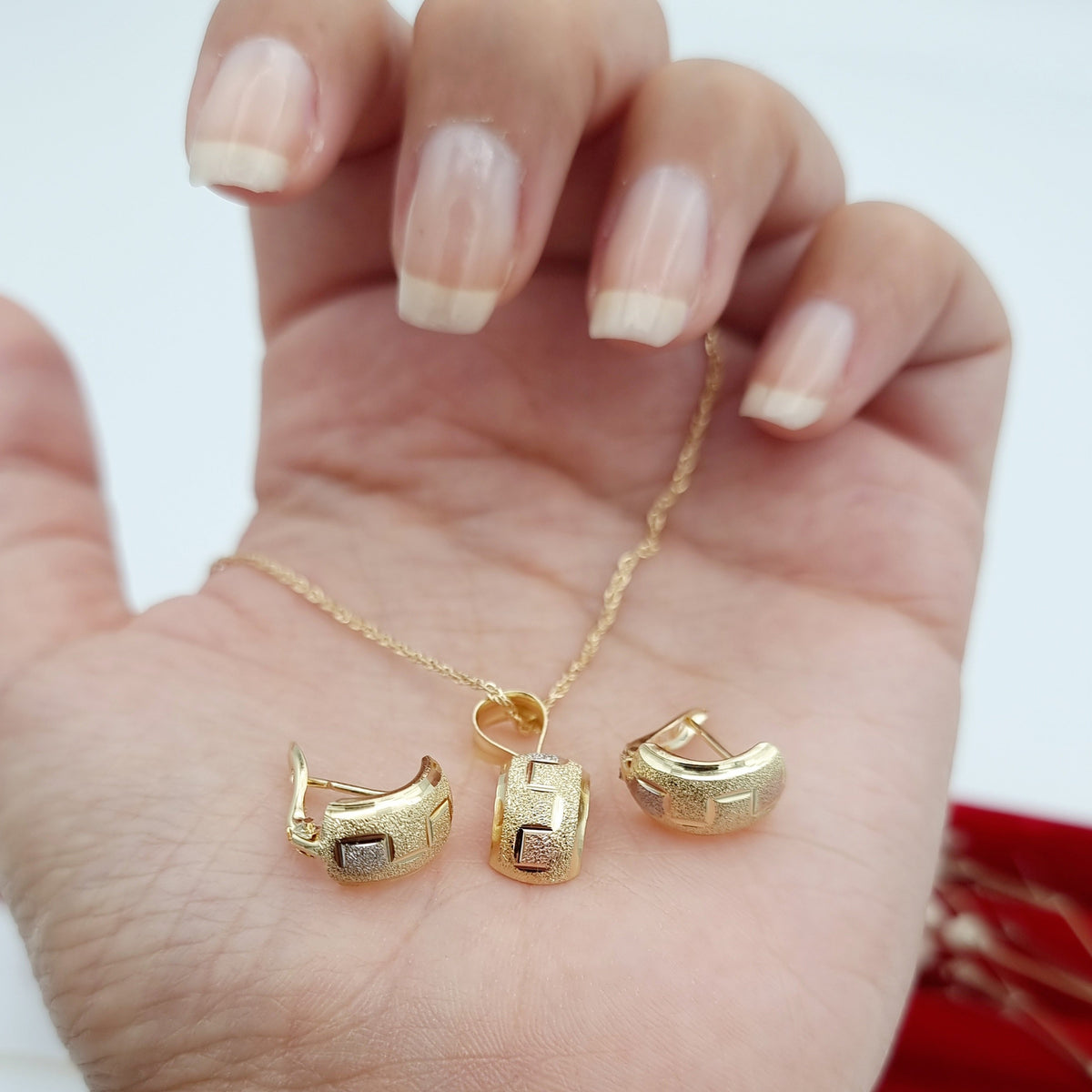 18K Pure Gold Fine Curved Jewelry Set – Tala Gold Collection