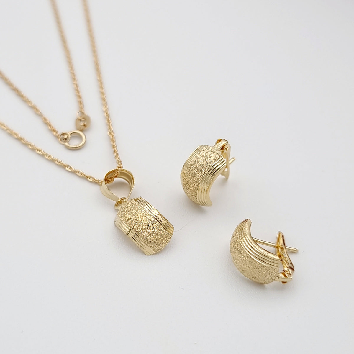 18K Pure Gold Fine Curved Jewelry Set – Tala Gold Collection